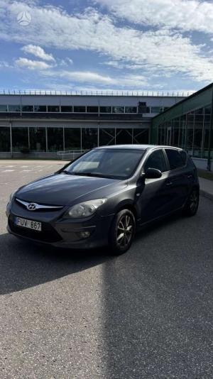 Grey Hyundai i30 2011 in Svencionys, with an engine capacity of 1.58 L and mileage of 354 thousand km for 1000 €, photo  on AUTOMOTO.COM.LV