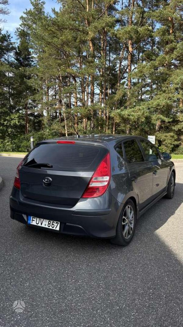 Grey Hyundai i30 2011 in Svencionys, with an engine capacity of 1.58 L and mileage of 354 thousand km for 1000 €, photo 4 on AUTOMOTO.COM.LV