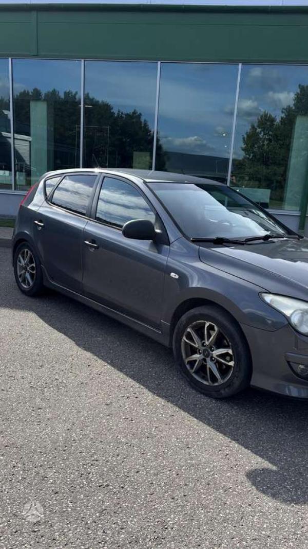 Grey Hyundai i30 2011 in Svencionys, with an engine capacity of 1.58 L and mileage of 354 thousand km for 1000 €, photo 5 on AUTOMOTO.COM.LV