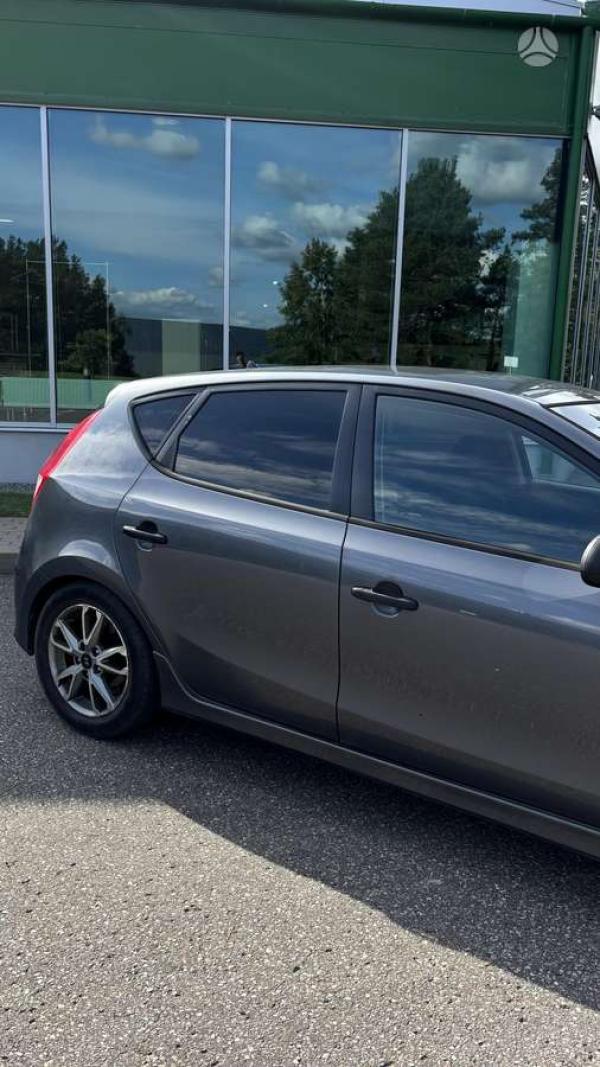 Grey Hyundai i30 2011 in Svencionys, with an engine capacity of 1.58 L and mileage of 354 thousand km for 1000 €, photo 6 on AUTOMOTO.COM.LV