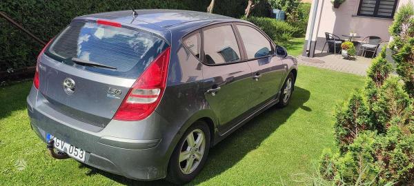Grey Hyundai i30 2011 in Marijampole, with an engine capacity of 1.58 L and mileage of 220 thousand km for 1700 €, photo 3 on AUTOMOTO.COM.LV