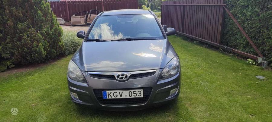 Grey Hyundai i30 2011 in Marijampole, with an engine capacity of 1.58 L and mileage of 220 thousand km for 1700 €, photo 4 on AUTOMOTO.COM.LV
