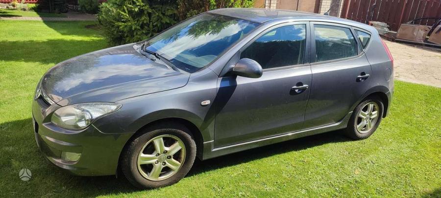 Grey Hyundai i30 2011 in Marijampole, with an engine capacity of 1.58 L and mileage of 220 thousand km for 1700 €, photo 5 on AUTOMOTO.COM.LV