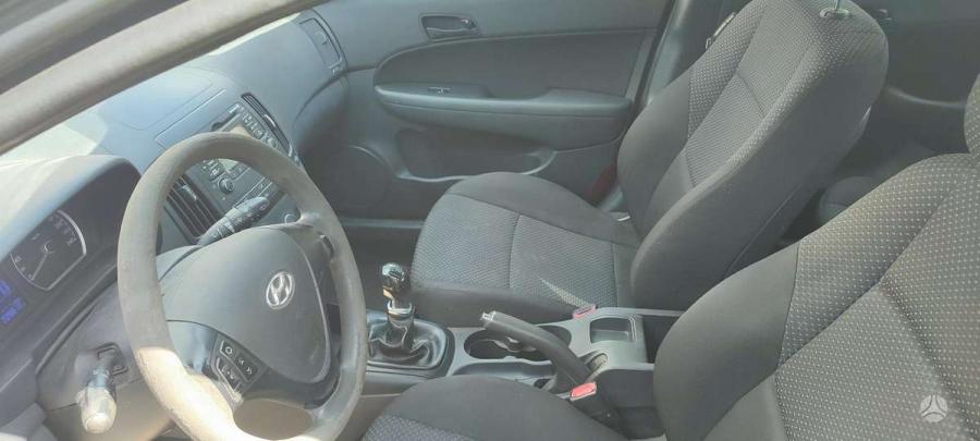 Grey Hyundai i30 2011 in Marijampole, with an engine capacity of 1.58 L and mileage of 220 thousand km for 1700 €, photo 6 on AUTOMOTO.COM.LV