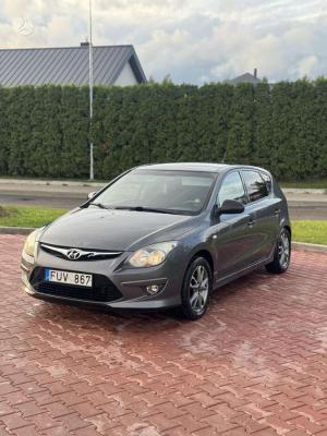 Pelēks Hyundai i30 2011 Viļņa, ar dzinēja tilpumu 1.59 L un nobraukumu 321 tūkst. km par 950 €, foto  vietnē AUTOMOTO.COM.LV