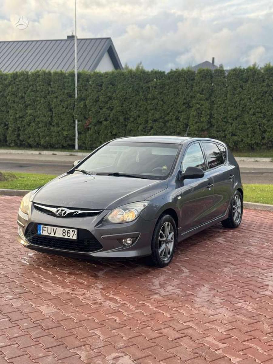 Pelēks Hyundai i30 2011 Viļņa, ar dzinēja tilpumu 1.59 L un nobraukumu 321 tūkst. km par 950 €, foto 1 vietnē AUTOMOTO.COM.LV