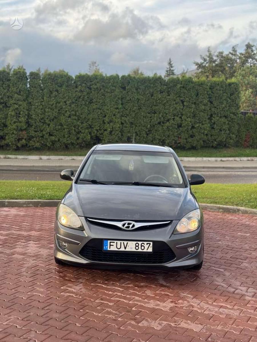 Pelēks Hyundai i30 2011 Viļņa, ar dzinēja tilpumu 1.59 L un nobraukumu 321 tūkst. km par 950 €, foto 3 vietnē AUTOMOTO.COM.LV