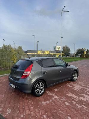 Pelēks Hyundai i30 2011 Viļņa, ar dzinēja tilpumu 1.59 L un nobraukumu 321 tūkst. km par 950 €, foto 6 vietnē AUTOMOTO.COM.LV