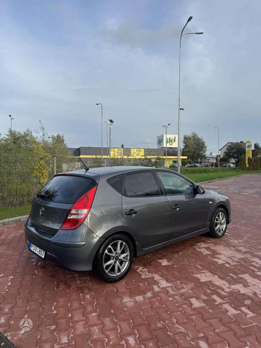 Pelēks Hyundai i30 2011 Viļņa, ar dzinēja tilpumu 1.59 L un nobraukumu 321 tūkst. km par 950 €, foto 6 vietnē AUTOMOTO.COM.LV