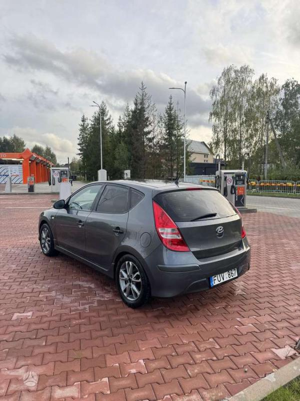 Grey Hyundai i30 2011 in Vilnius, with an engine capacity of 1.59 L and mileage of 321 thousand km for 950 €, photo 8 on AUTOMOTO.COM.LV