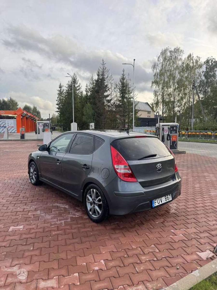 Pelēks Hyundai i30 2011 Viļņa, ar dzinēja tilpumu 1.59 L un nobraukumu 321 tūkst. km par 950 €, foto 8 vietnē AUTOMOTO.COM.LV