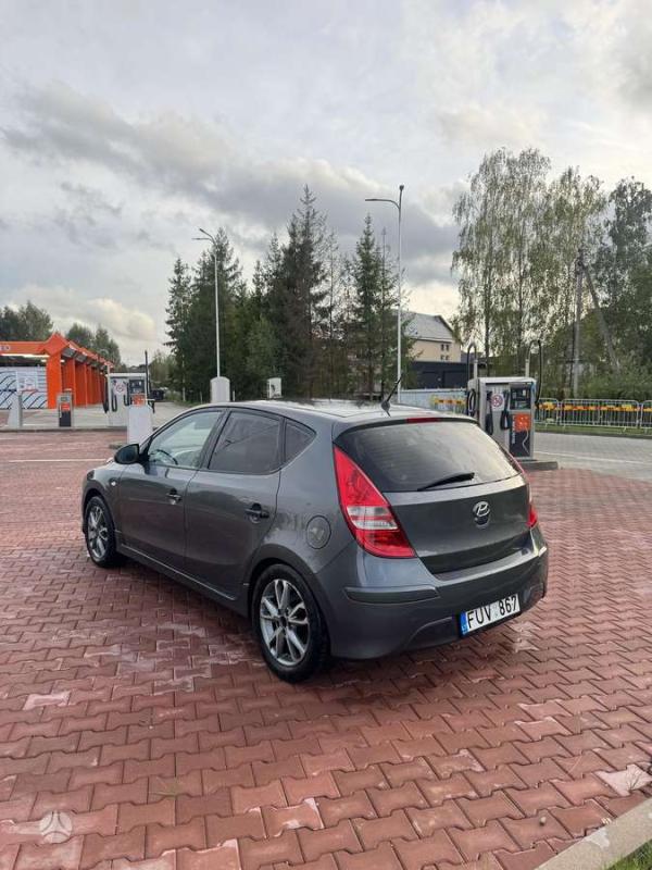 Grey Hyundai i30 2011 in Vilnius, with an engine capacity of 1.59 L and mileage of 321 thousand km for 950 €, photo 9 on AUTOMOTO.COM.LV