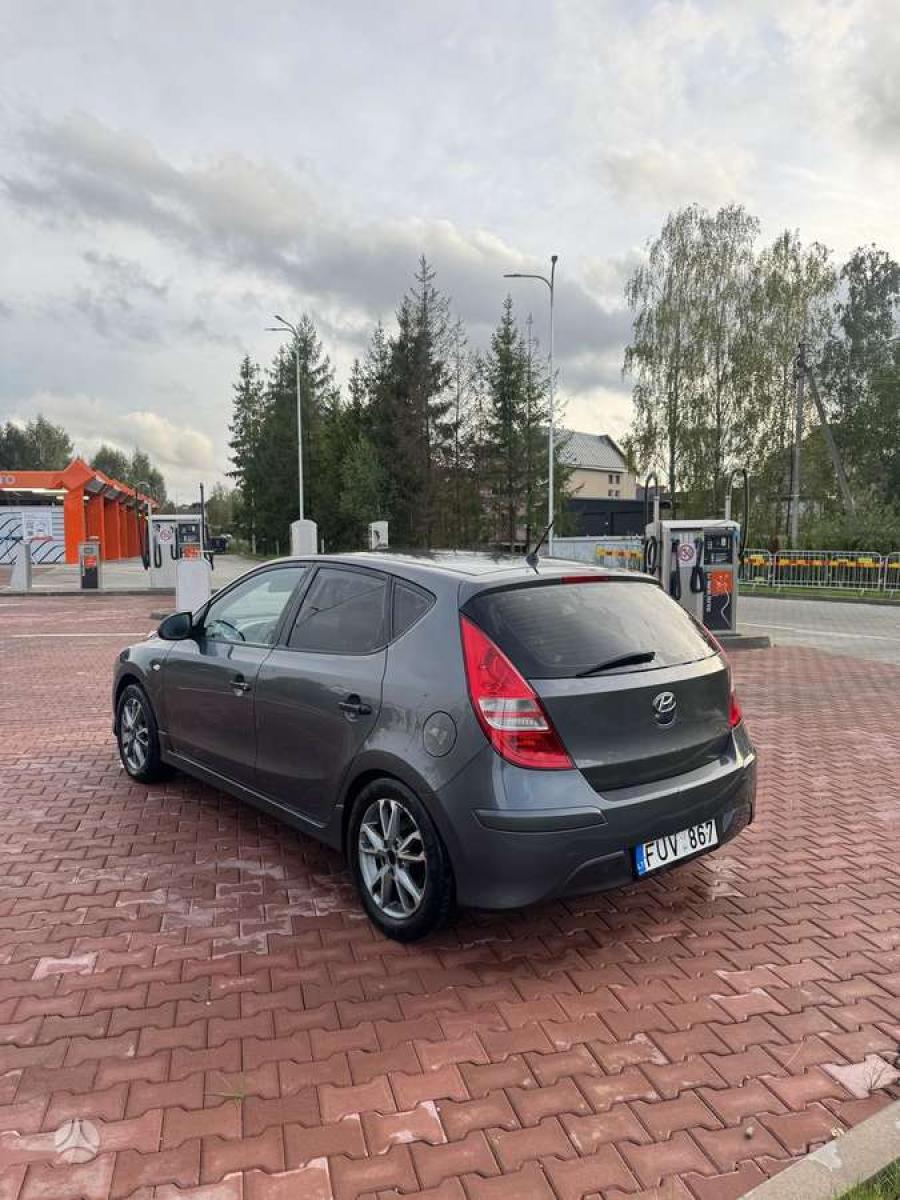 Pelēks Hyundai i30 2011 Viļņa, ar dzinēja tilpumu 1.59 L un nobraukumu 321 tūkst. km par 950 €, foto 9 vietnē AUTOMOTO.COM.LV