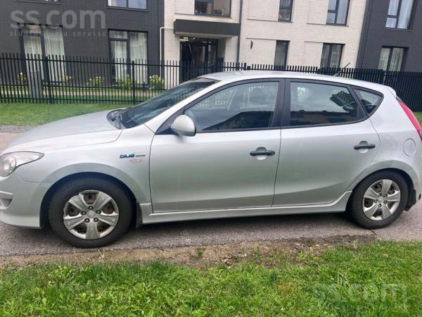Grey Hyundai i30 2011 in Riga, with an engine capacity of 1.40 L and mileage of 322 thousand km for 1500 €, photo 3 on AUTOMOTO.COM.LV