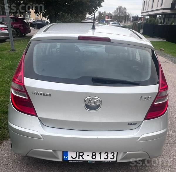 Grey Hyundai i30 2011 in Riga, with an engine capacity of 1.40 L and mileage of 322 thousand km for 1500 €, photo 4 on AUTOMOTO.COM.LV