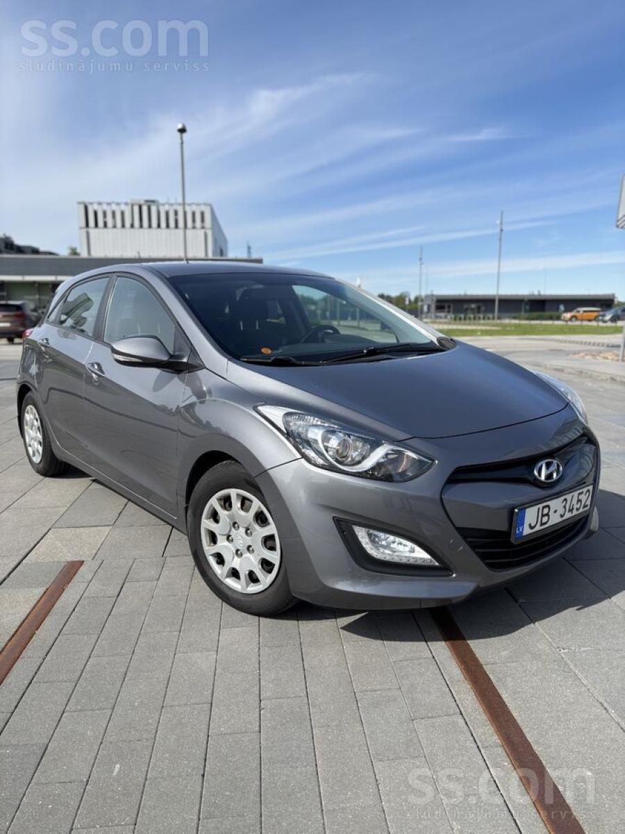 Grey Hyundai i30 2012 in Riga, with an engine capacity of 1.60 L and mileage of 111 thousand km for 4500 €, photo 3 on AUTOMOTO.COM.LV