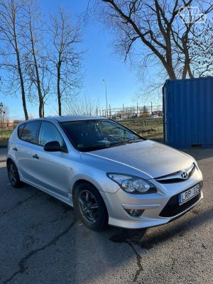 Pelēks Hyundai i30 2012 Šauļi, ar dzinēja tilpumu 1.40 L un nobraukumu 196 tūkst. km par 3500 €, foto  vietnē AUTOMOTO.COM.LV