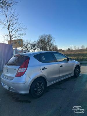 Pelēks Hyundai i30 2012 Šauļi, ar dzinēja tilpumu 1.40 L un nobraukumu 196 tūkst. km par 3500 €, foto 2 vietnē AUTOMOTO.COM.LV