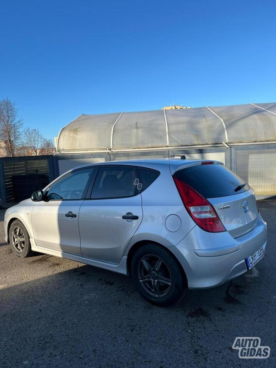 Grey Hyundai i30 2012 in Siauliai, with an engine capacity of 1.40 L and mileage of 196 thousand km for 3500 €, photo 4 on AUTOMOTO.COM.LV