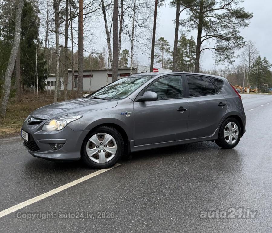 Pelēks Hyundai i30 2012 Tallina, ar dzinēja tilpumu 1.40 L un nobraukumu 158 tūkst. km par 3200 €, foto 1 vietnē AUTOMOTO.COM.LV