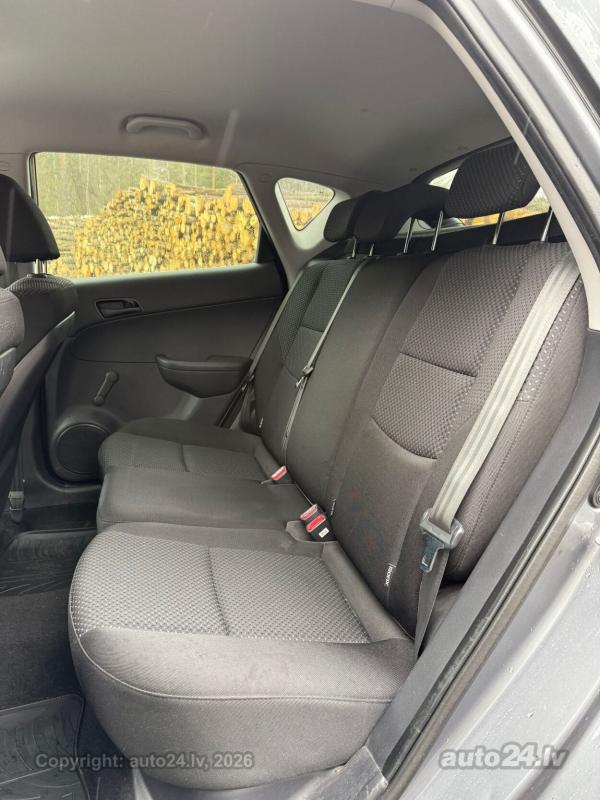 Pelēks Hyundai i30 2012 Tallina, ar dzinēja tilpumu 1.40 L un nobraukumu 158 tūkst. km par 3200 €, foto 11 vietnē AUTOMOTO.COM.LV