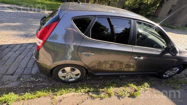 Pelēks Hyundai i30 2012 Rīga, ar dzinēja tilpumu 1.60 L un nobraukumu 216 tūkst. km par 3500 €, foto 2 vietnē AUTOMOTO.COM.LV