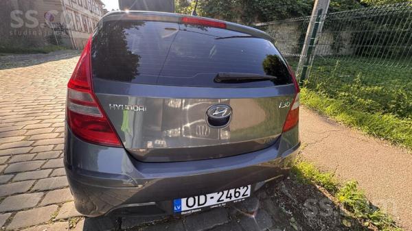 Pelēks Hyundai i30 2012 Rīga, ar dzinēja tilpumu 1.60 L un nobraukumu 216 tūkst. km par 3500 €, foto 5 vietnē AUTOMOTO.COM.LV