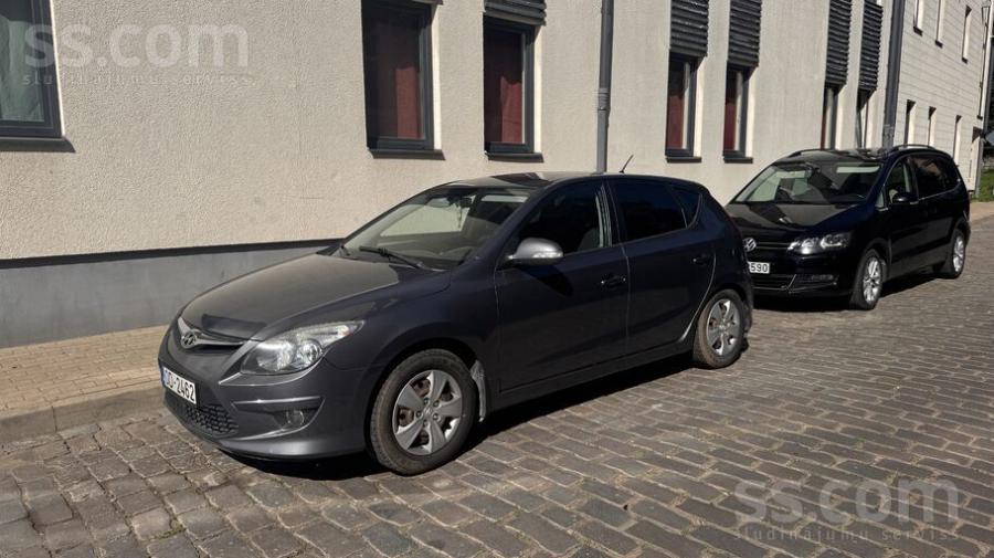 Pelēks Hyundai i30 2012 Rīga, ar dzinēja tilpumu 1.60 L un nobraukumu 0 tūkst. km par 3300 €, foto 3 vietnē AUTOMOTO.COM.LV