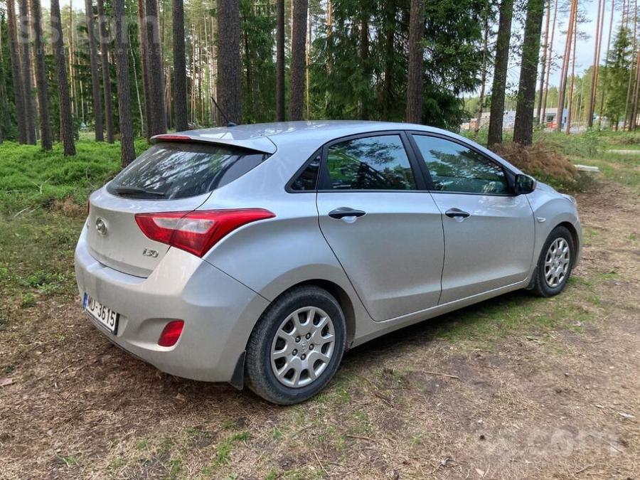 Pelēks Hyundai i30 2012 Ogre, ar dzinēja tilpumu 1.40 L un nobraukumu 256 tūkst. km par 3500 €, foto 4 vietnē AUTOMOTO.COM.LV