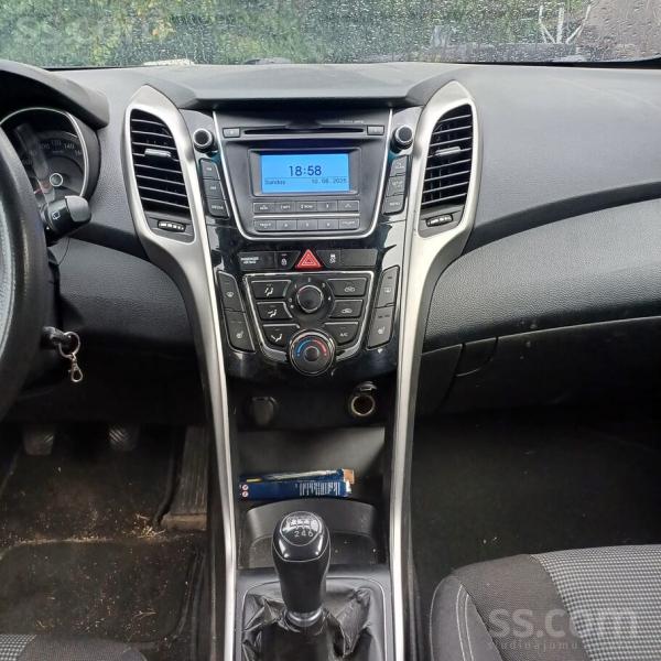 Pelēks Hyundai i30 2012 Ogre, ar dzinēja tilpumu 1.40 L un nobraukumu 260 tūkst. km par 2999 €, foto 9 vietnē AUTOMOTO.COM.LV