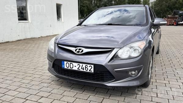 Pelēks Hyundai i30 2012 Rīga, ar dzinēja tilpumu 1.60 L un nobraukumu 215 tūkst. km par 2900 €, foto 5 vietnē AUTOMOTO.COM.LV