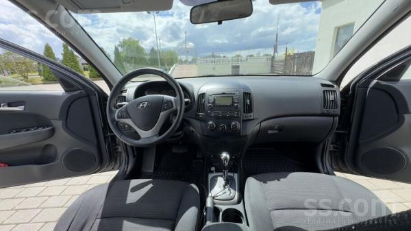 Pelēks Hyundai i30 2012 Rīga, ar dzinēja tilpumu 1.60 L un nobraukumu 215 tūkst. km par 2900 €, foto 7 vietnē AUTOMOTO.COM.LV