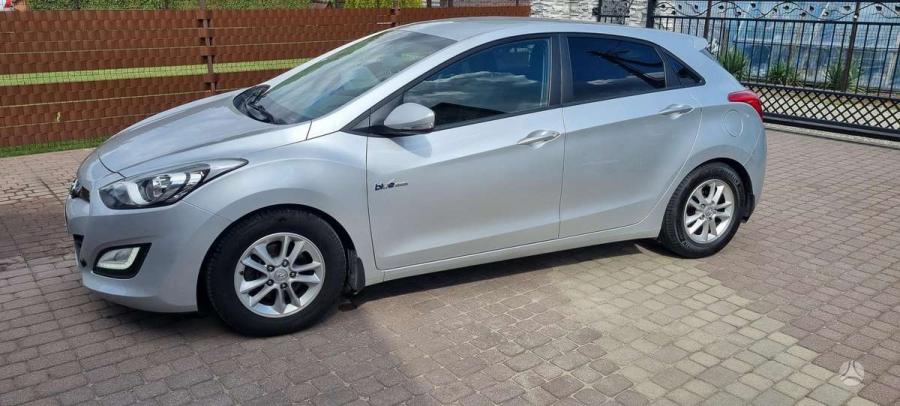 Grey Hyundai i30 2012 in Siauliai, with an engine capacity of 1.40 L and mileage of 198 thousand km for 4444 €, photo 1 on AUTOMOTO.COM.LV