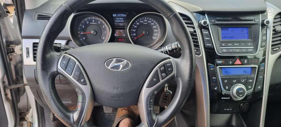 Grey Hyundai i30 2012 in Siauliai, with an engine capacity of 1.40 L and mileage of 198 thousand km for 4444 €, photo 8 on AUTOMOTO.COM.LV