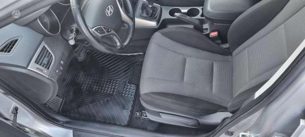 Grey Hyundai i30 2012 in Siauliai, with an engine capacity of 1.40 L and mileage of 198 thousand km for 4222 €, photo 10 on AUTOMOTO.COM.LV