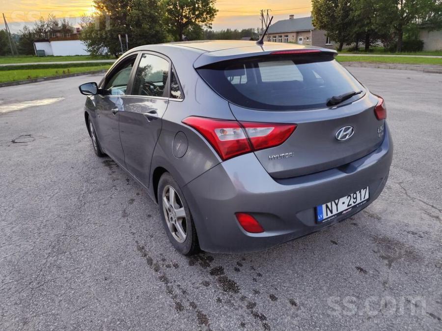 Grey Hyundai i30 2013 in Rezekne, with an engine capacity of 1.60 L and mileage of 420 thousand km for 2850 €, photo 4 on AUTOMOTO.COM.LV