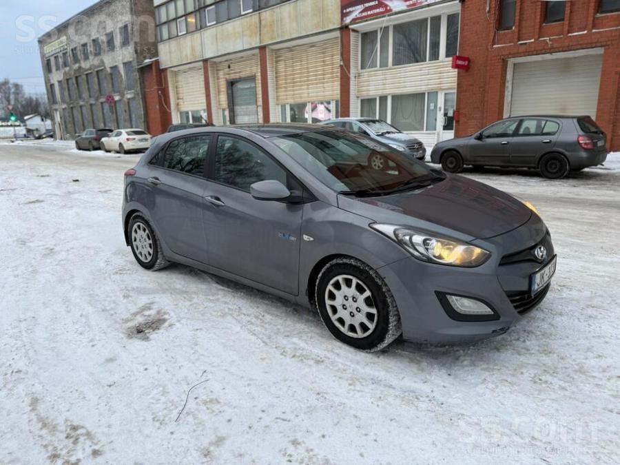 Pelēks Hyundai i30 2013 Rīga, ar dzinēja tilpumu 1.40 L un nobraukumu 343 tūkst. km par 3700 €, foto 1 vietnē AUTOMOTO.COM.LV