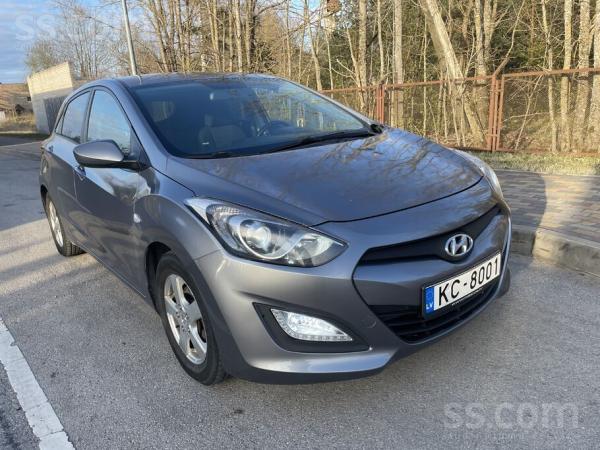 Pelēks Hyundai i30 2013 Rīga, ar dzinēja tilpumu 1.40 L un nobraukumu 139 tūkst. km par 4950 €, foto 2 vietnē AUTOMOTO.COM.LV
