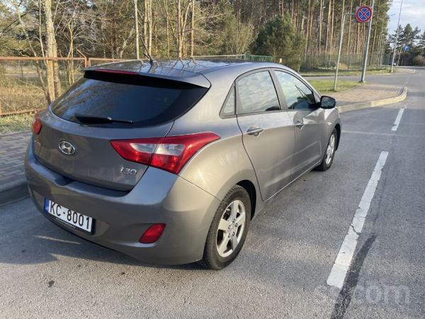 Pelēks Hyundai i30 2013 Rīga, ar dzinēja tilpumu 1.40 L un nobraukumu 139 tūkst. km par 4950 €, foto 4 vietnē AUTOMOTO.COM.LV
