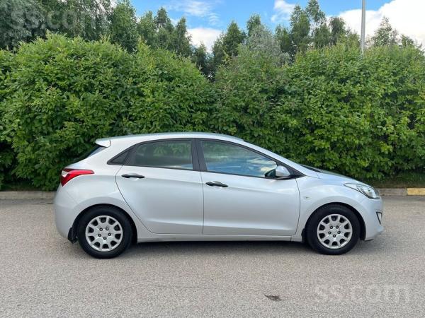 Pelēks Hyundai i30 2013 Rīga, ar dzinēja tilpumu 1.40 L un nobraukumu 251 tūkst. km par 3100 €, foto 4 vietnē AUTOMOTO.COM.LV