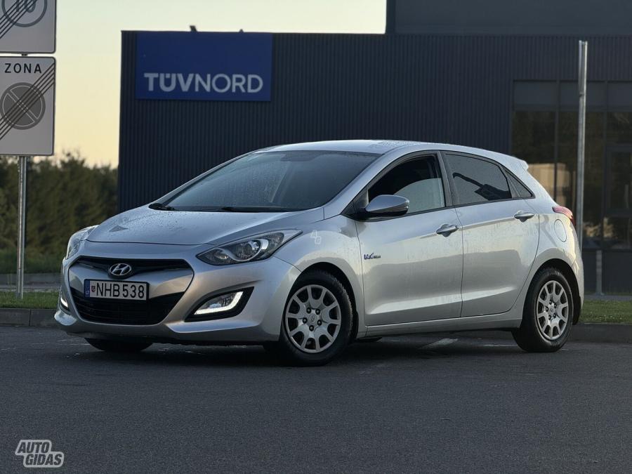 Grey Hyundai i30 2013 in Vilnius, with an engine capacity of 1.60 L and mileage of 281 thousand km for 3700 €, photo 1 on AUTOMOTO.COM.LV
