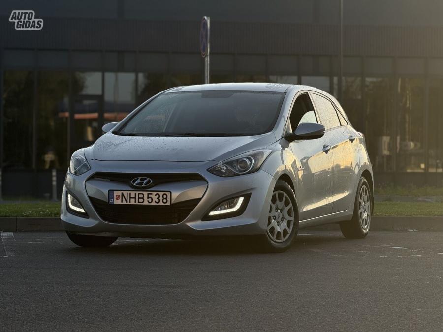 Grey Hyundai i30 2013 in Vilnius, with an engine capacity of 1.60 L and mileage of 281 thousand km for 3700 €, photo 4 on AUTOMOTO.COM.LV