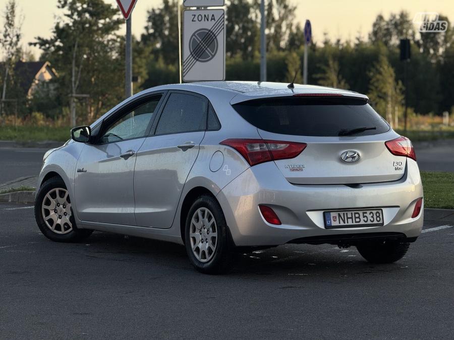 Grey Hyundai i30 2013 in Vilnius, with an engine capacity of 1.60 L and mileage of 281 thousand km for 3700 €, photo 11 on AUTOMOTO.COM.LV