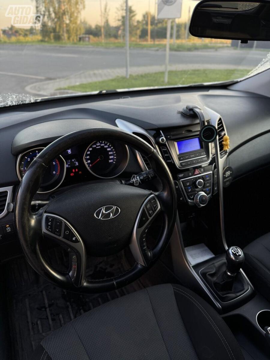 Grey Hyundai i30 2013 in Vilnius, with an engine capacity of 1.60 L and mileage of 281 thousand km for 3700 €, photo 15 on AUTOMOTO.COM.LV