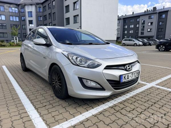 Hyundai i30 2013 Rīga vietnē Pelēks Hyundai i30 2013 Rīga, ar dzinēja tilpumu 1.40 L un nobraukumu 334 tūkst. km par 1400 €, foto 3 vietnē AUTOMOTO.COM.LV
