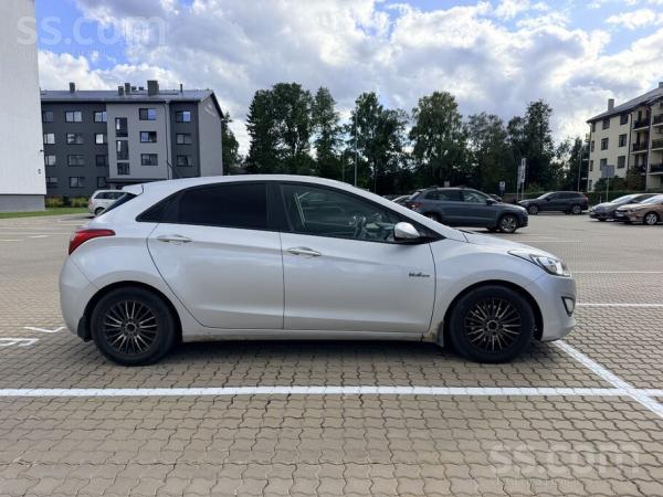 Hyundai i30 2013 Rīga vietnē Pelēks Hyundai i30 2013 Rīga, ar dzinēja tilpumu 1.40 L un nobraukumu 334 tūkst. km par 1400 €, foto 4 vietnē AUTOMOTO.COM.LV