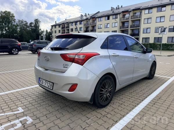 Hyundai i30 2013 Rīga vietnē Pelēks Hyundai i30 2013 Rīga, ar dzinēja tilpumu 1.40 L un nobraukumu 334 tūkst. km par 1400 €, foto 5 vietnē AUTOMOTO.COM.LV