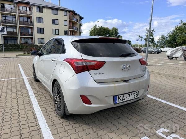 Hyundai i30 2013 Rīga vietnē Pelēks Hyundai i30 2013 Rīga, ar dzinēja tilpumu 1.40 L un nobraukumu 334 tūkst. km par 1400 €, foto 6 vietnē AUTOMOTO.COM.LV
