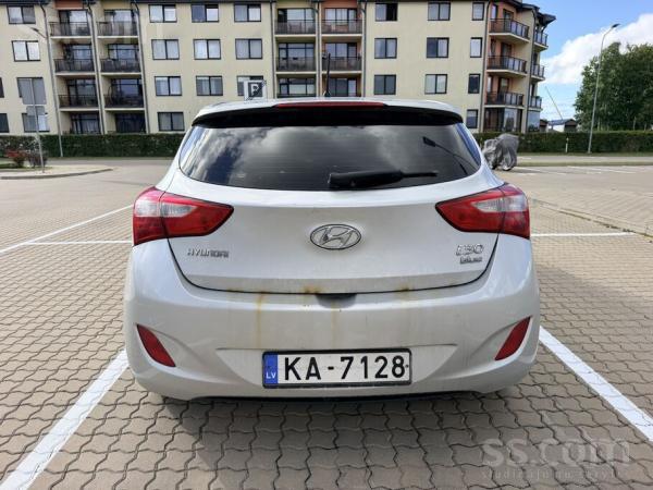 Hyundai i30 2013 Rīga vietnē Pelēks Hyundai i30 2013 Rīga, ar dzinēja tilpumu 1.40 L un nobraukumu 334 tūkst. km par 1400 €, foto 7 vietnē AUTOMOTO.COM.LV
