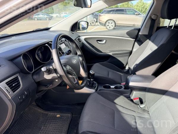Hyundai i30 2013 Rīga vietnē Pelēks Hyundai i30 2013 Rīga, ar dzinēja tilpumu 1.40 L un nobraukumu 334 tūkst. km par 1400 €, foto 9 vietnē AUTOMOTO.COM.LV